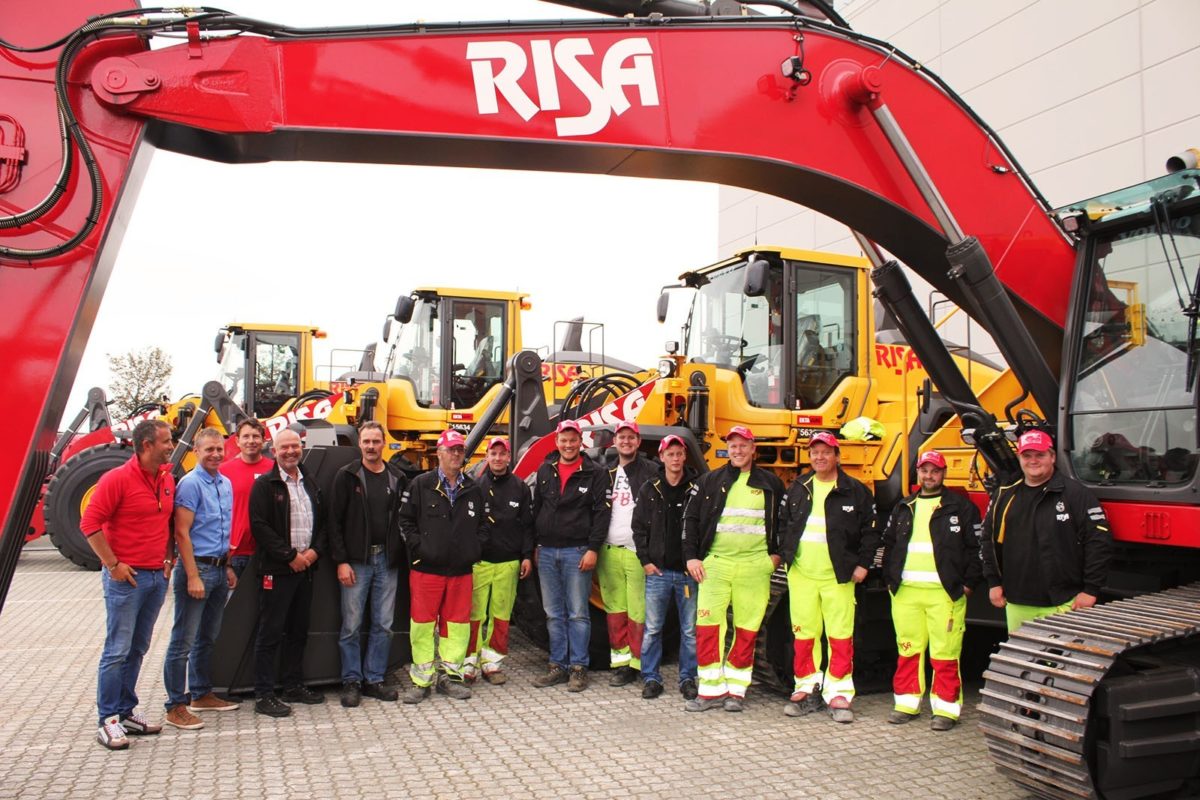 Overlevering av nye maskiner! – Risa